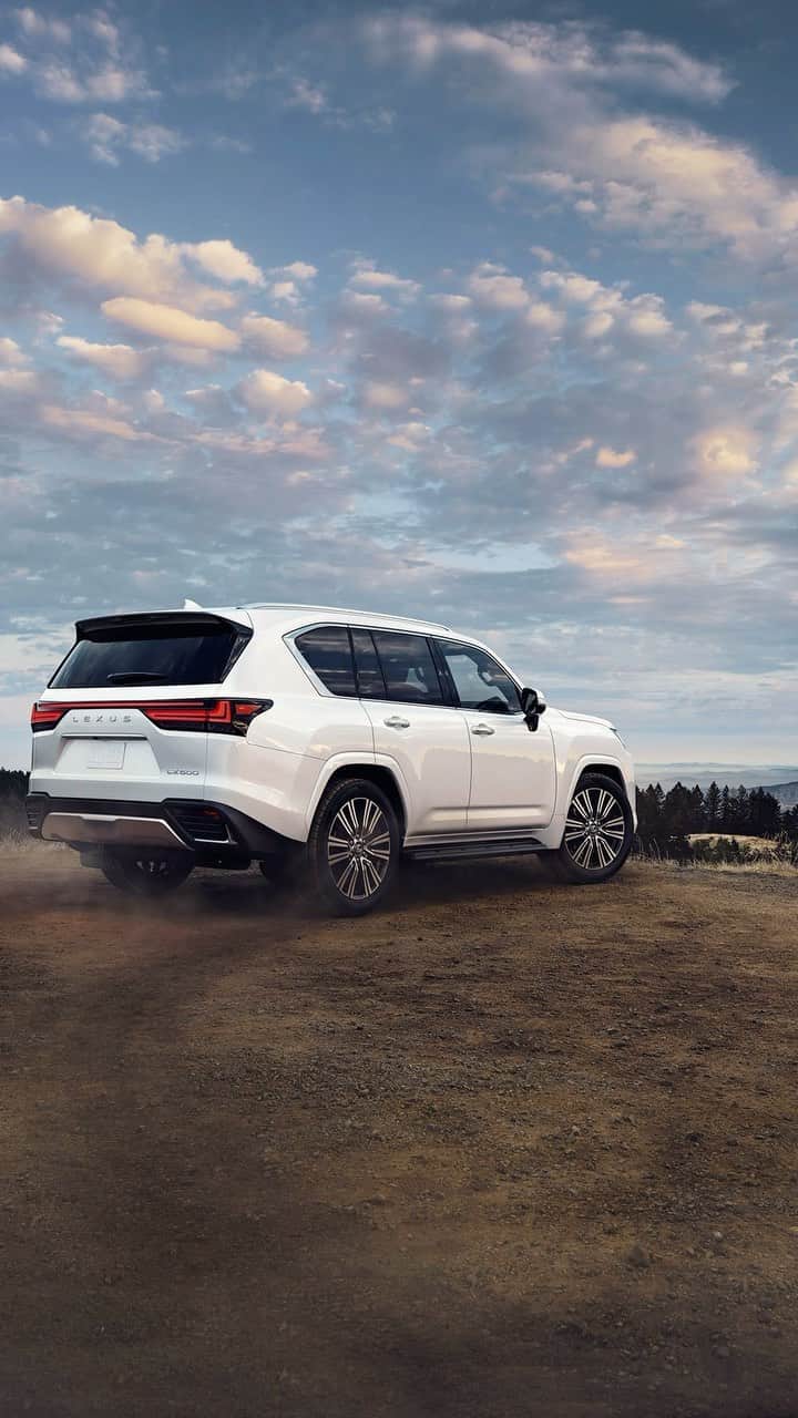 Lexus USAさんのインスタグラム動画 - (Lexus USAInstagram)「Which city looks best on ...