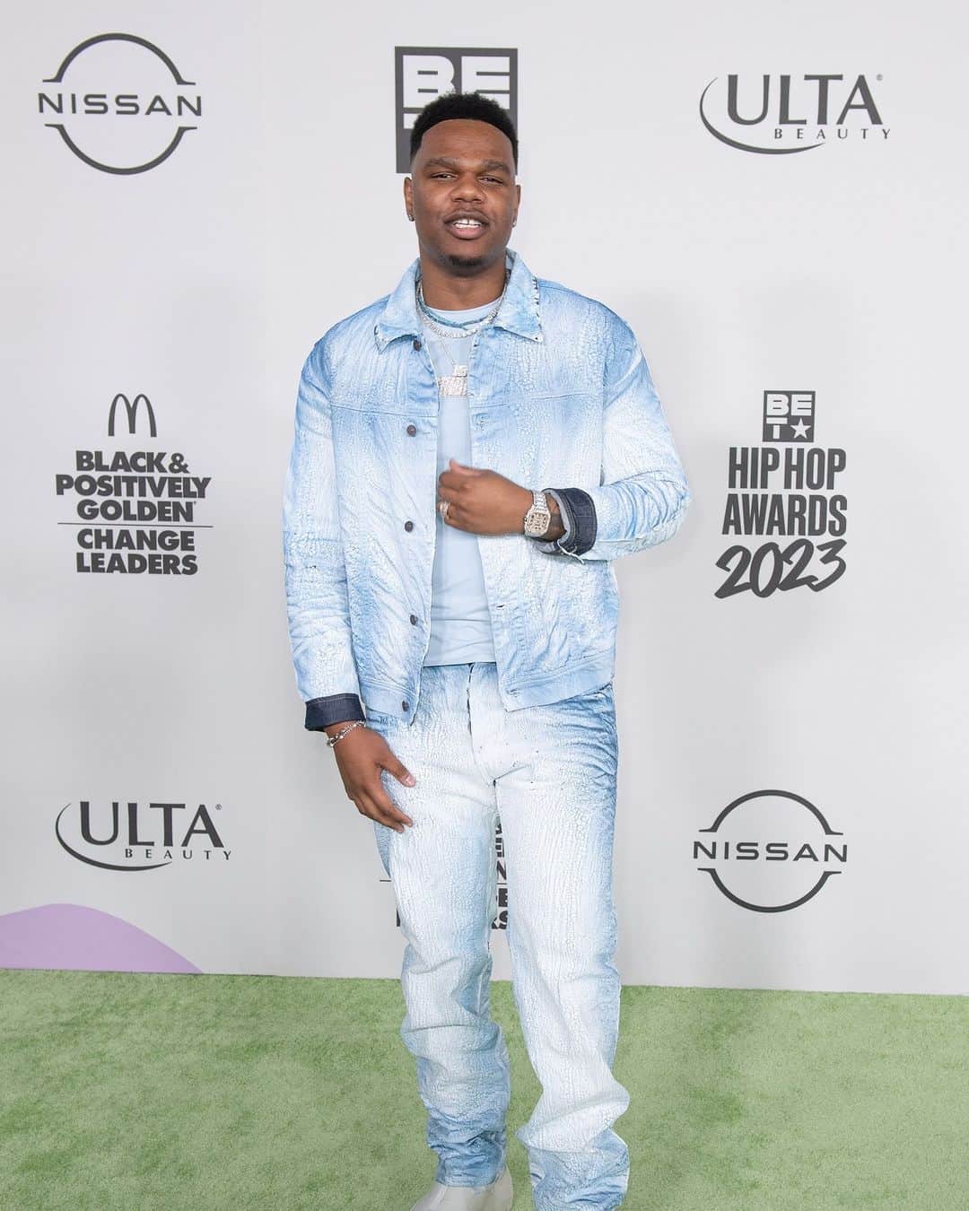 MTVさんのインスタグラム写真 - (MTVInstagram)「Squeezing in one last look at the #HipHopAwards carpet before ...