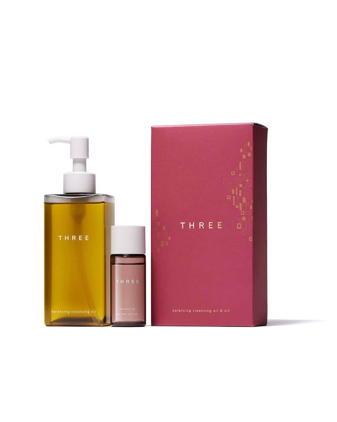 THREEさんのインスタグラム写真 - (THREEInstagram)「〈本日予約開始！〉 2023年10月25日（水）より全国発売する、THREEのホリデーコレクションが本日より予約開始 ...