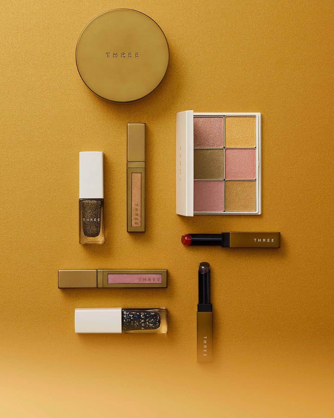 THREEさんのインスタグラム写真 - (THREEInstagram)「〈本日予約開始！〉 2023年10月25日（水）より全国発売する、THREEのホリデーコレクションが本日より予約開始 ...