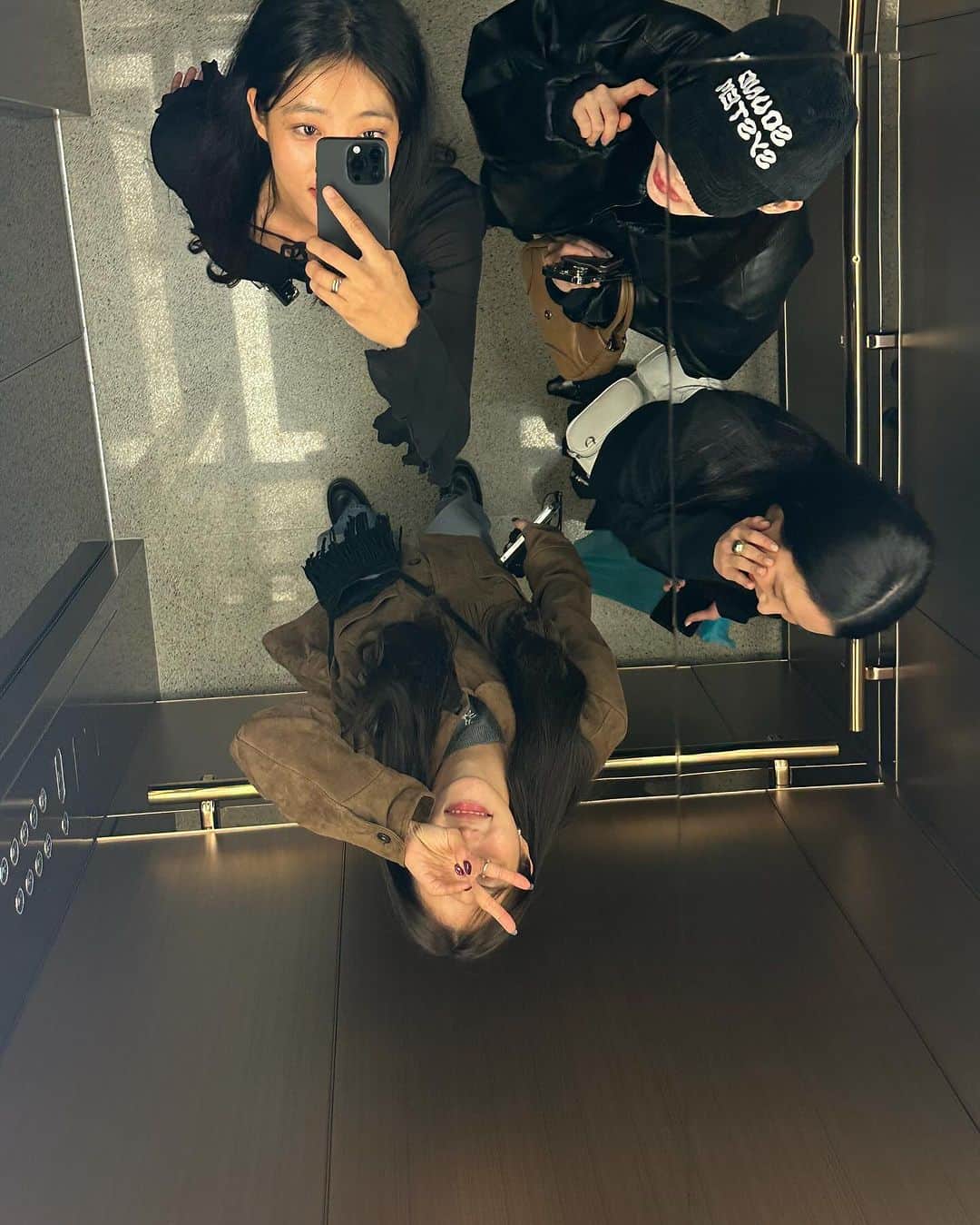 COCO さんのインスタグラム写真 - (COCO Instagram)「기분 좋은 요즘🪐」10月11日 14時20分 - rilaccoco