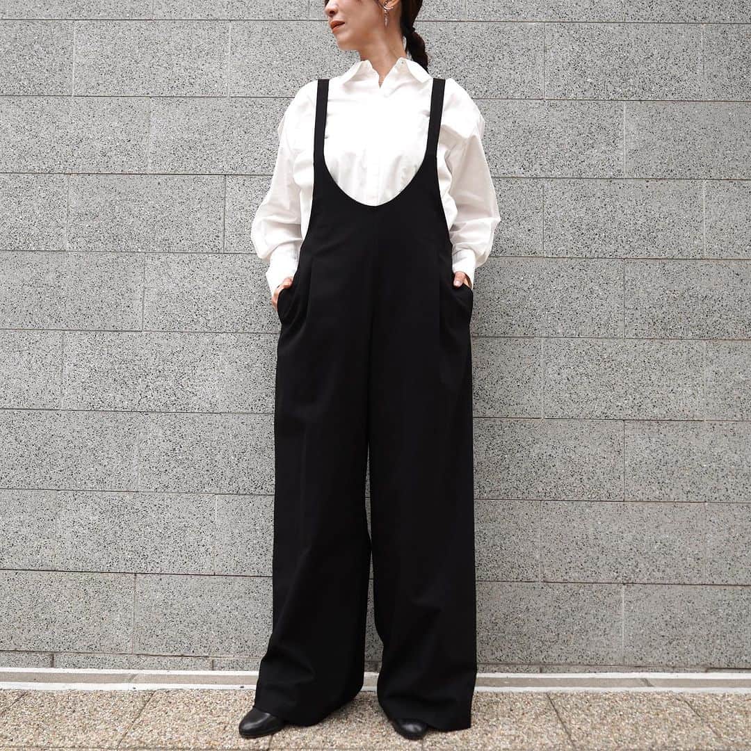 MāWさんのインスタグラム写真 - (MāWInstagram)「. [CLANE] U NECK TUCK SALOPETTE PANTS. ウール混でさらっとした落ち感のある素材を使用した ...