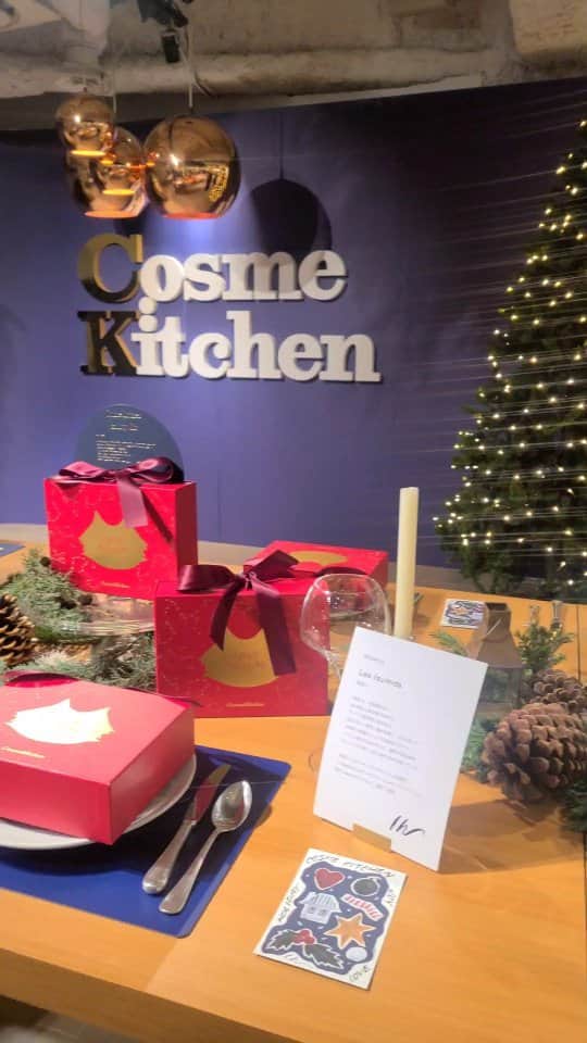 柚木渚さんのインスタグラム動画 - (柚木渚Instagram)「⁡Cosme Kitchen 2023 WINTER EXHIBITION⁡🎄 ⁡ 今回のテーマは『コスメキッチンで彩る ...