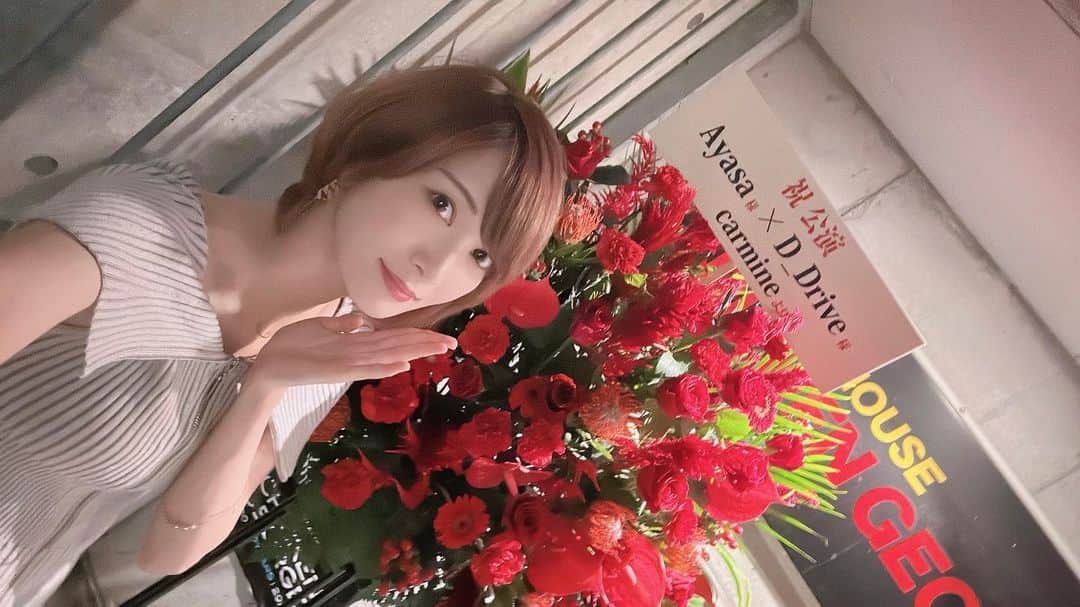 AYASAさんのインスタグラム写真 - (AYASAInstagram)「💐💐 素敵な楽屋花&フラスタをありがとうございました🥰 めちゃくちゃ嬉しくてテンション上がりましたわ🫶 まさかの ...