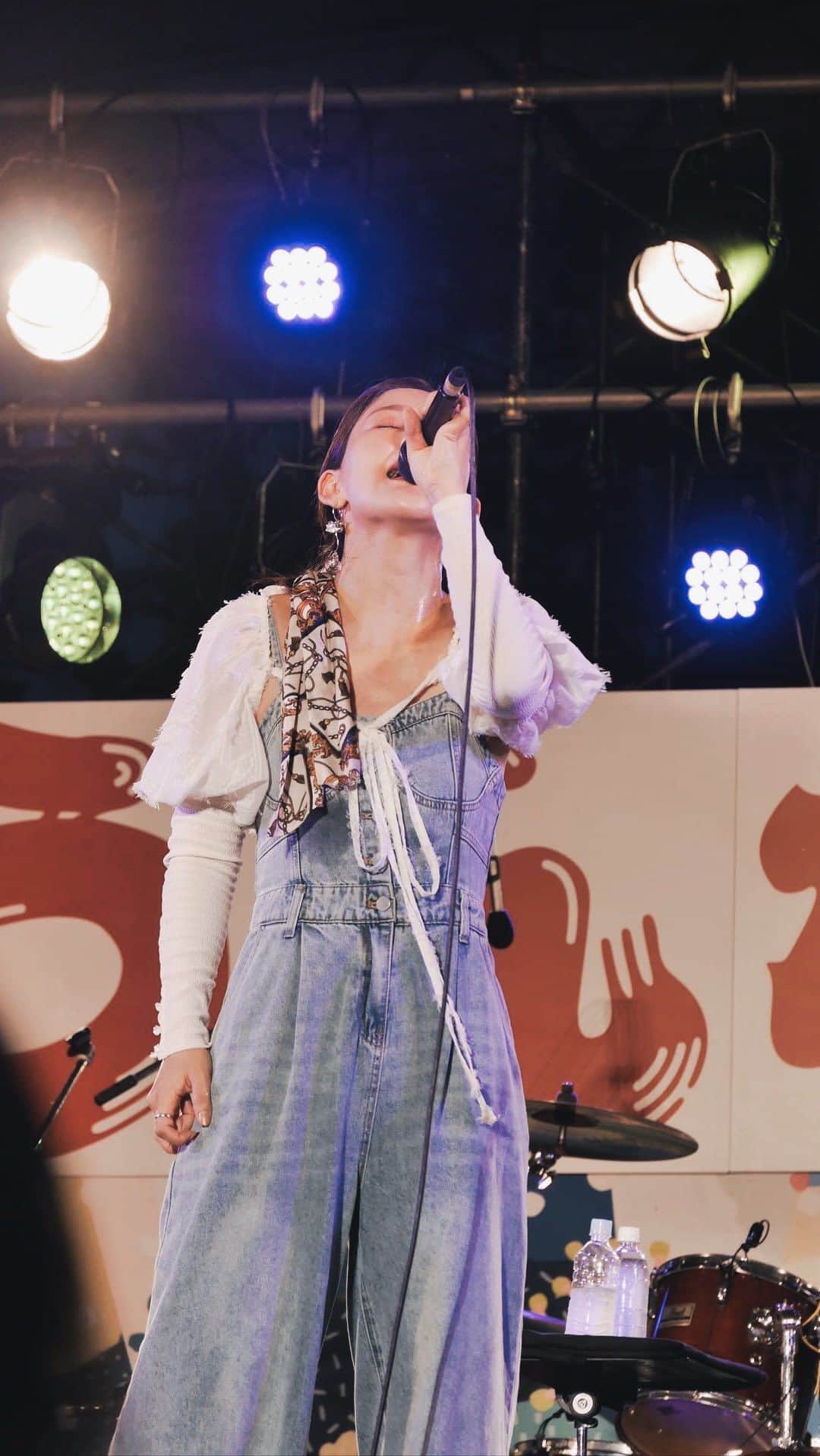 かーなーさんのインスタグラム動画 - (かーなーInstagram)「． ． 僕らの花束 / いーどぅし むーむーが生まれてすぐに書いた曲🥳 ...