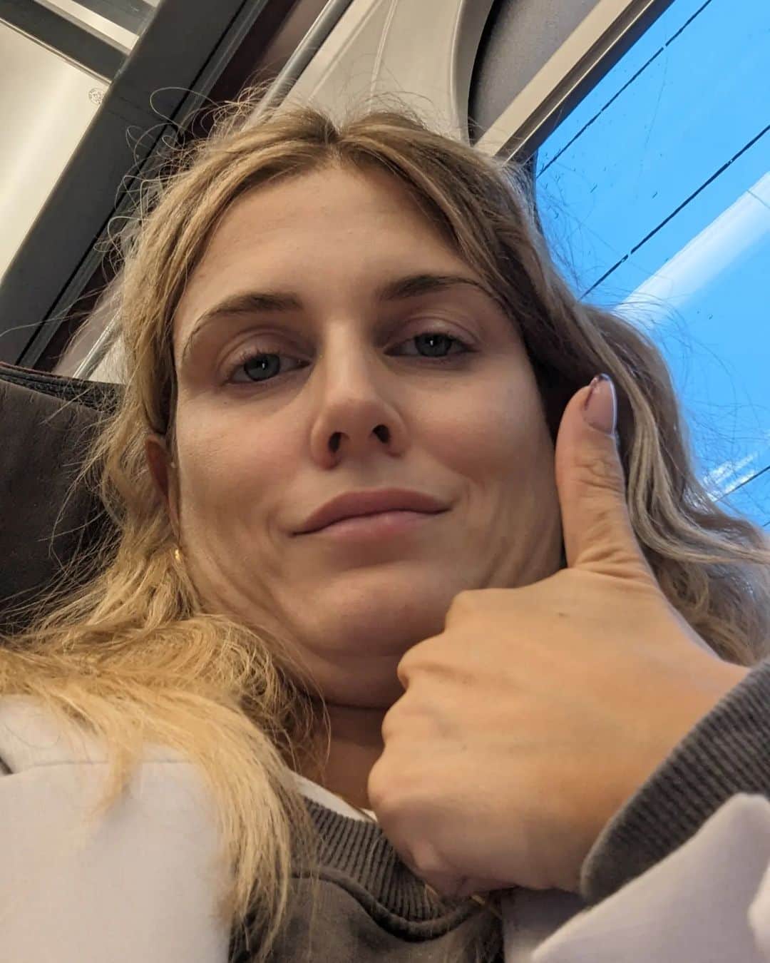 Ashley Jamesさんのインスタグラム写真 - (Ashley JamesInstagram)「I'm usually in my pyjamas by 8pm these days ...