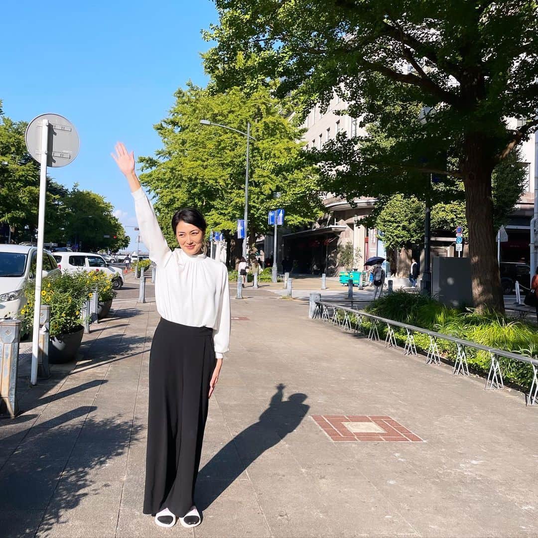 板谷由夏 さんのインスタグラム写真 - (板谷由夏 Instagram)「ブラックファミリア @blackfamilia_ytvdrama 本日第2話です‼️よろしくお願いします。 ㊗️第1話 ...