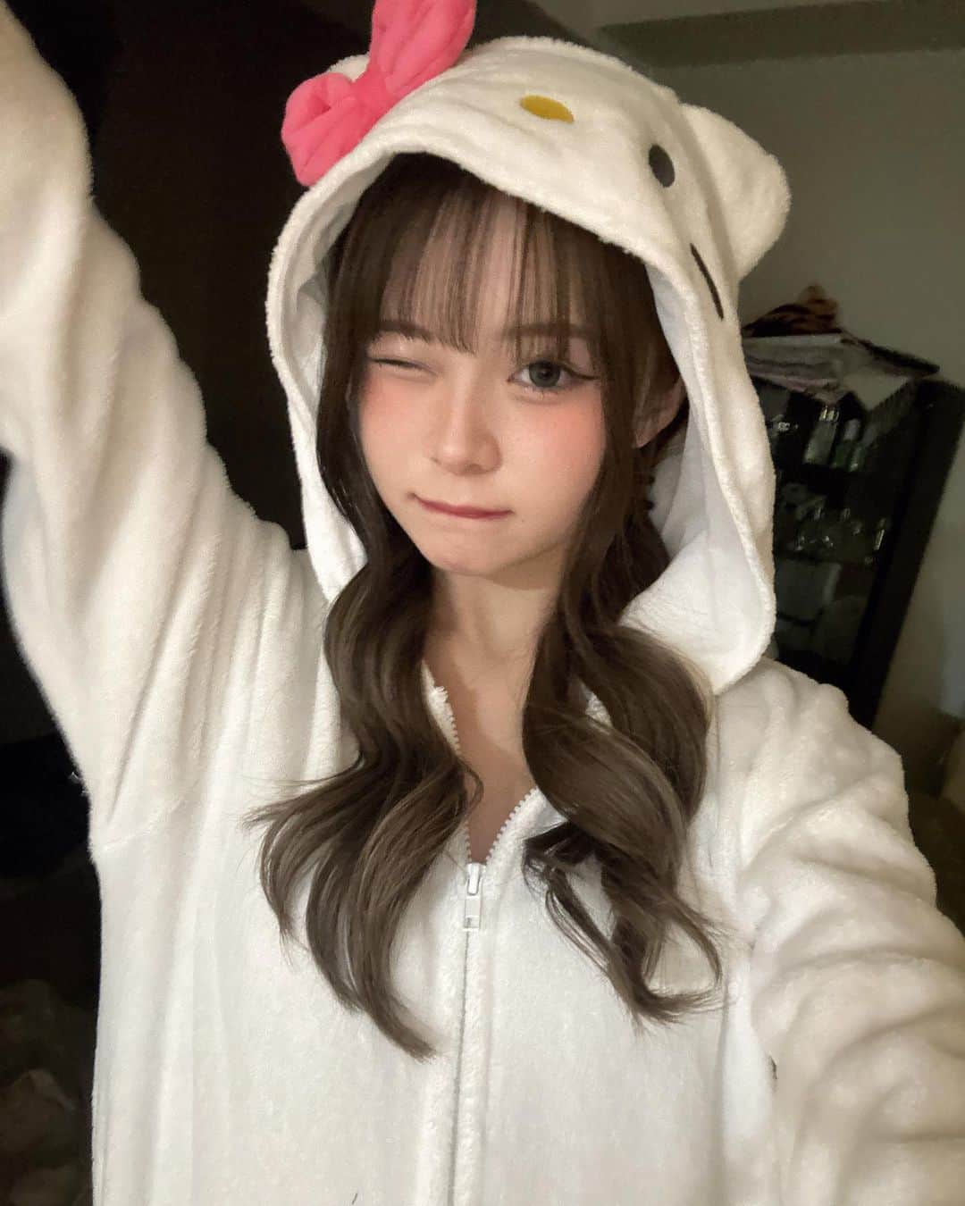 桜さんのインスタグラム写真 桜instagram 「最後大丈夫そ？🫵🏻🫵🏻 この着ぐるみパジャマが可愛すぎて楽すぎてお気に入り」10月