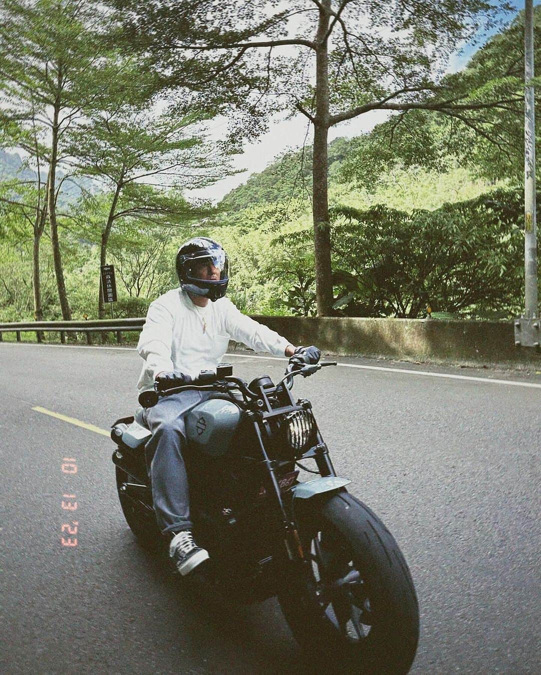 余文樂さんのインスタグラム写真 - (余文樂Instagram)「舒壓」10月13日 11時39分 - lok666