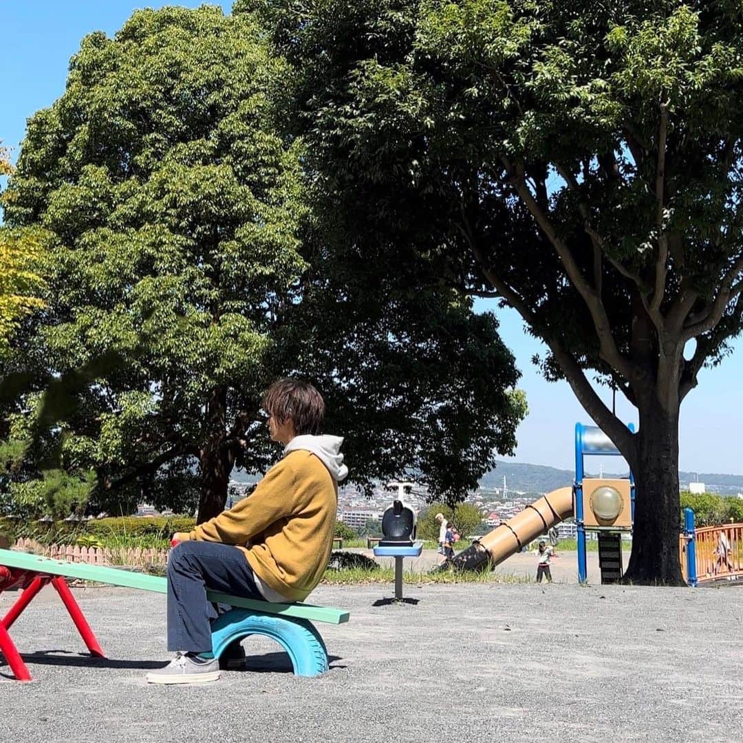 いちばんすきな花さんのインスタグラム写真 - (いちばんすきな花Instagram)「**┈#いちばんすきな花┈** シーソーのシーンで シンクロするW紅葉🍁 実は、シーソーは一人で漕ぐのに ...