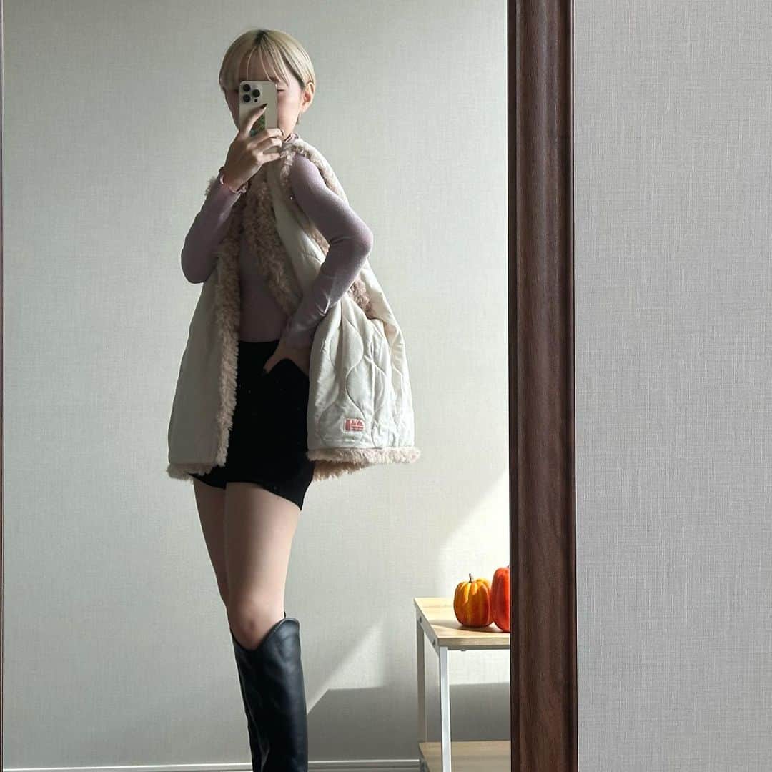 MIORIさんのインスタグラム写真 - (MIORIInstagram)「・ ベストがちょうどいい季節かも？ これ2Wayで使えるの♡ ボアであったかい〜🥹 @classicalelf ...