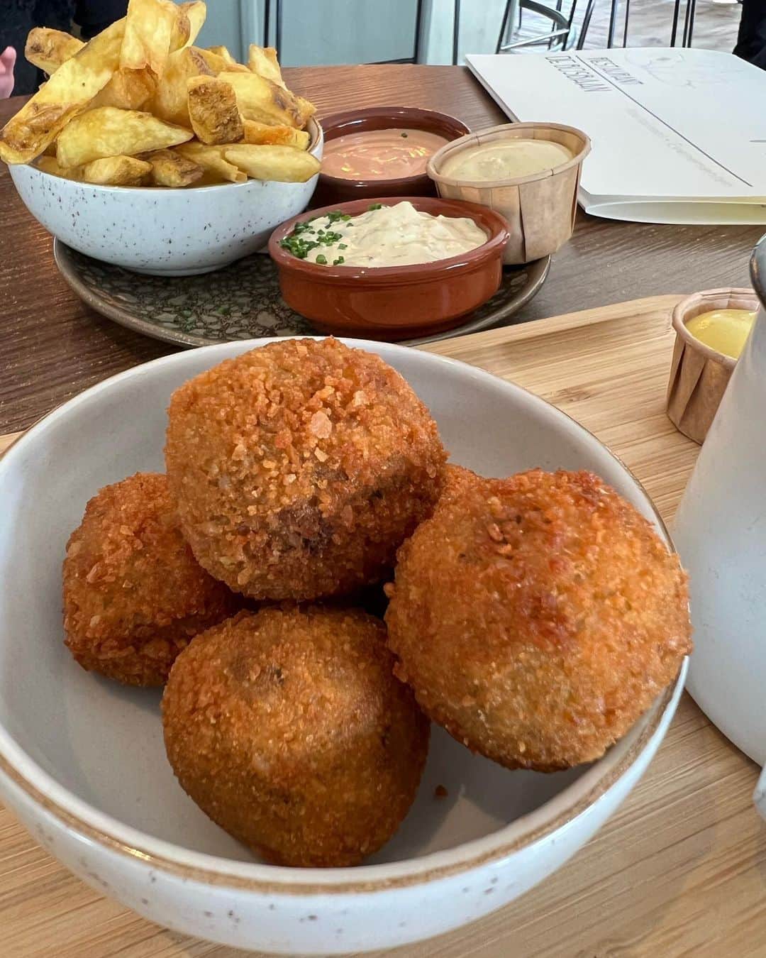 松原汐織さんのインスタグラム写真 - (松原汐織Instagram)「Family Sunday stroll in Het ...