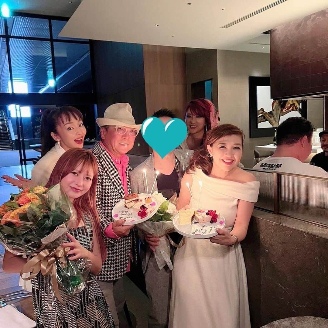 神田うのさんのインスタグラム写真 - (神田うのInstagram)「みんな💕でデジタルアートShow『Syn』を見終わった後は45階にある ...