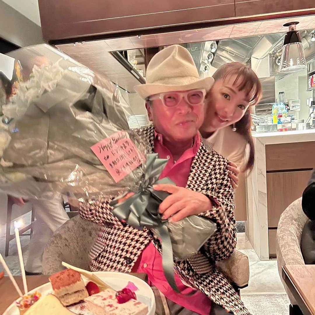 神田うのさんのインスタグラム写真 - (神田うのInstagram)「みんな💕でデジタルアートShow『Syn』を見終わった後は45階にある ...