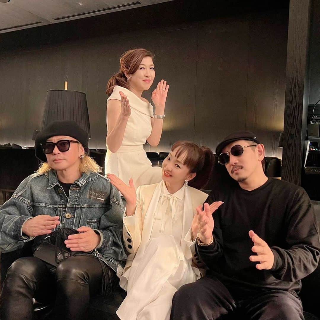 神田うのさんのインスタグラム写真 - (神田うのInstagram)「みんな💕でデジタルアートShow『Syn』を見終わった後は45階にある ...