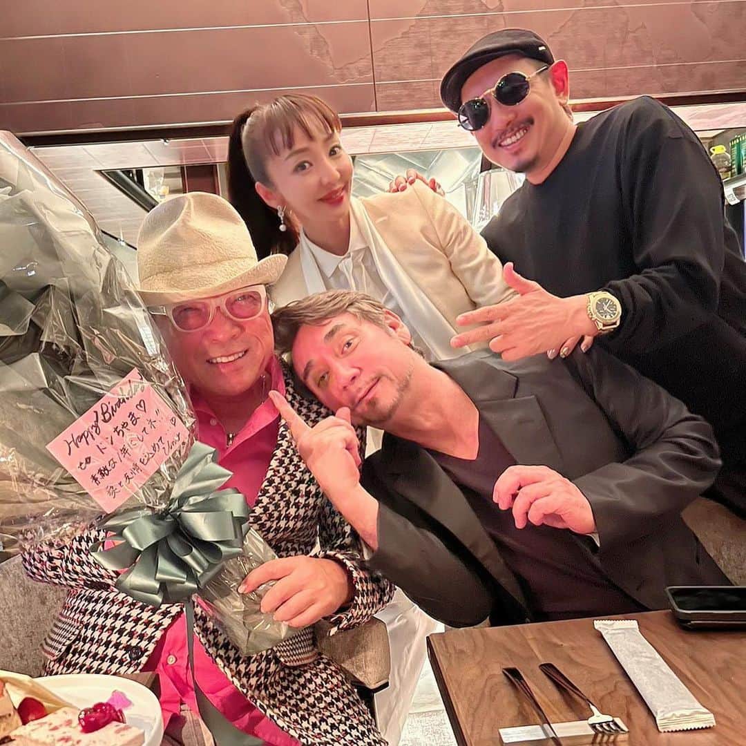 神田うのさんのインスタグラム写真 - (神田うのInstagram)「みんな💕でデジタルアートShow『Syn』を見終わった後は45階にある ...