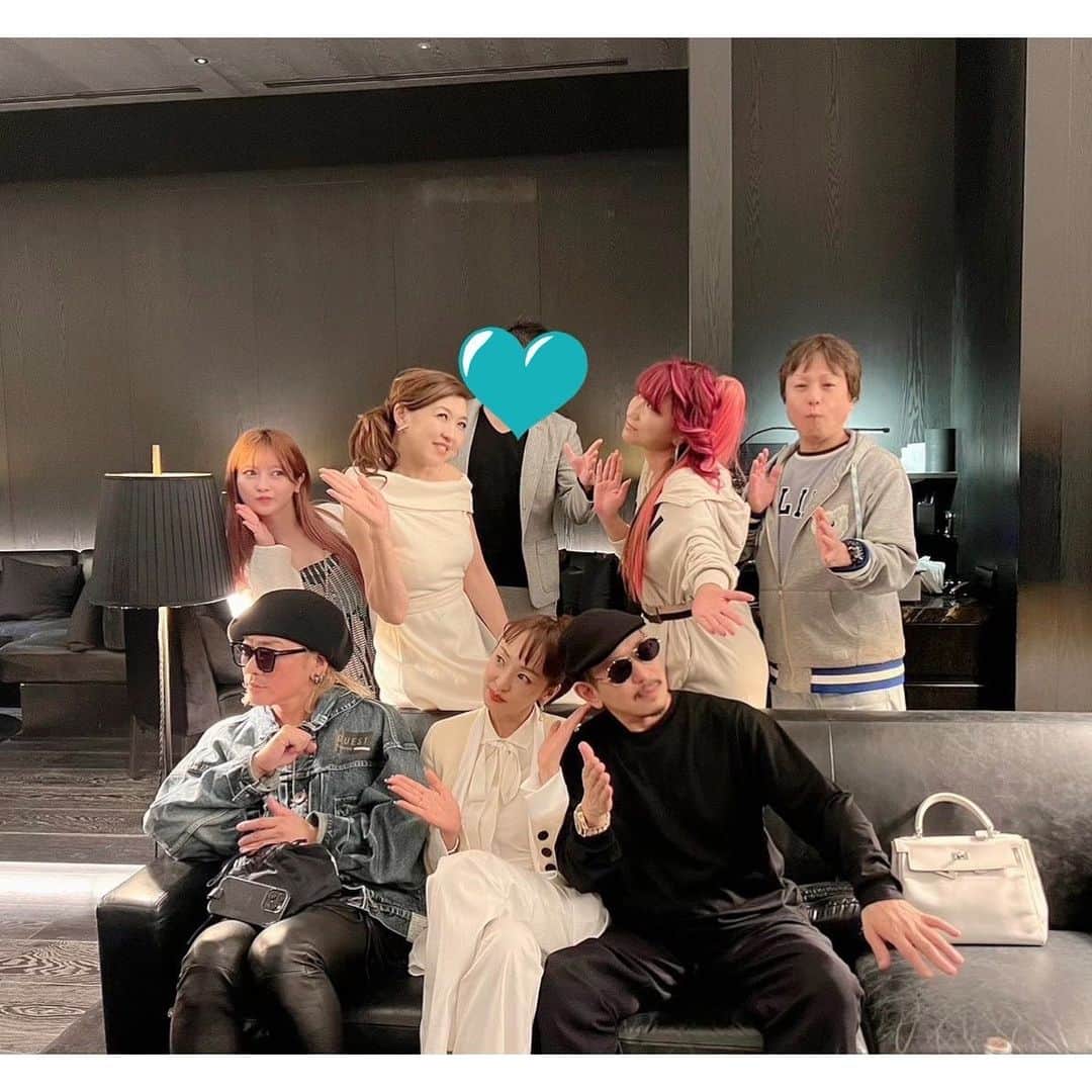 神田うのさんのインスタグラム写真 - (神田うのInstagram)「みんな💕でデジタルアートShow『Syn』を見終わった後は45階にある ...