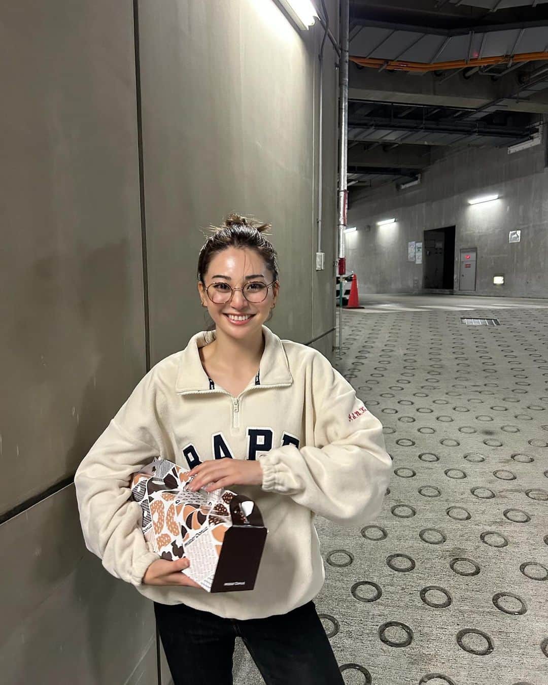 金谷鞠杏さんのインスタグラム写真 - (金谷鞠杏Instagram)「ーーーーーーーーーーーーーーー マネさんと一緒に GENIC teamでたべる ポンデリングを10個買いました🍩 ここで ...