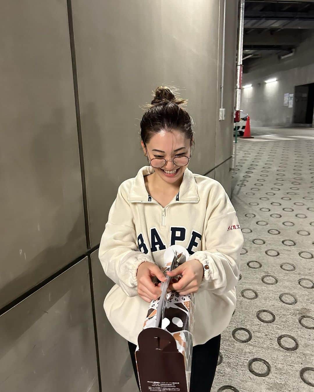 金谷鞠杏さんのインスタグラム写真 - (金谷鞠杏Instagram)「ーーーーーーーーーーーーーーー マネさんと一緒に GENIC teamでたべる ポンデリングを10個買いました🍩 ここで ...