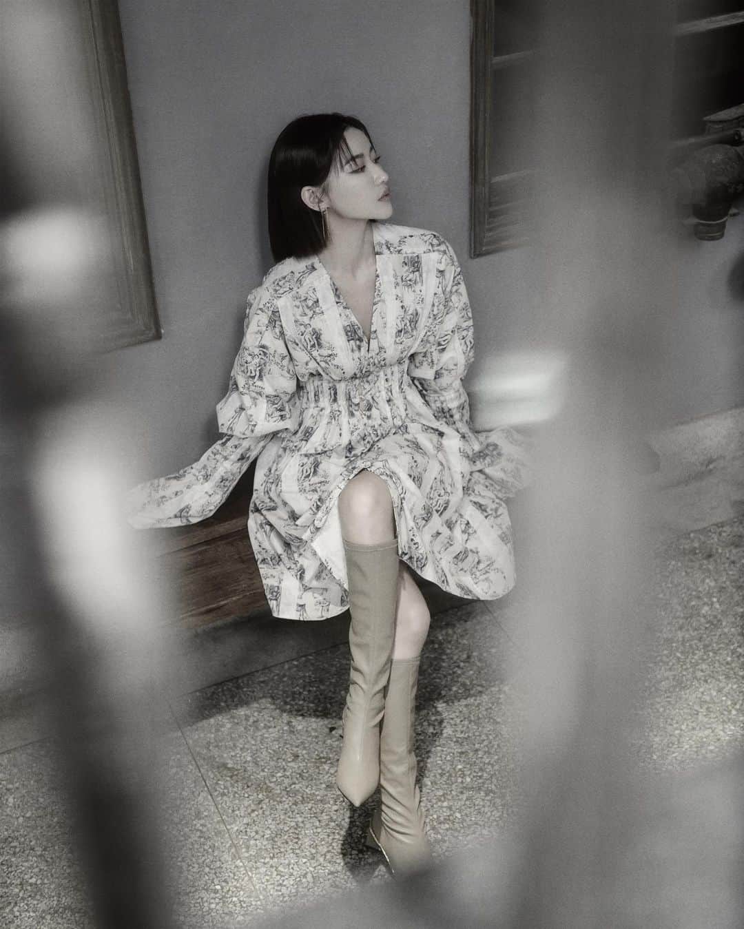 リャン・イーチェン（梁以辰）さんのインスタグラム写真 リャン・イーチェン（梁以辰）instagram「🕰️🍁🍂 秋季的開端， 躁動的靈魂， 包裹著悄悄話裡的秘密。 『secret