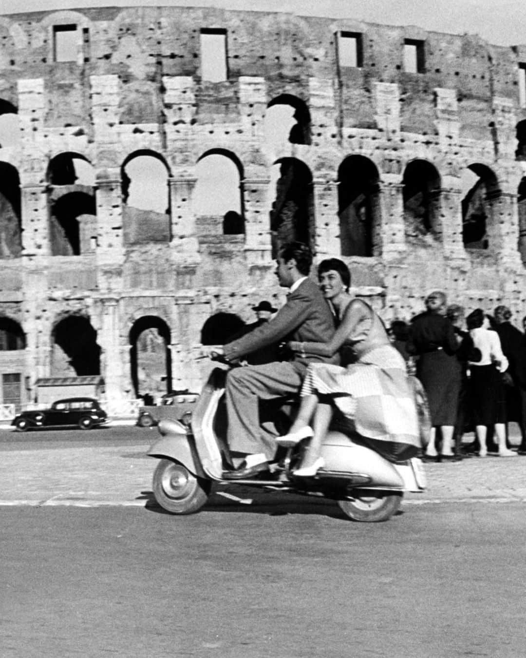 Vogue Italiaさんのインスタグラム写真 - (Vogue ItaliaInstagram)「Era il 1946 quando ...