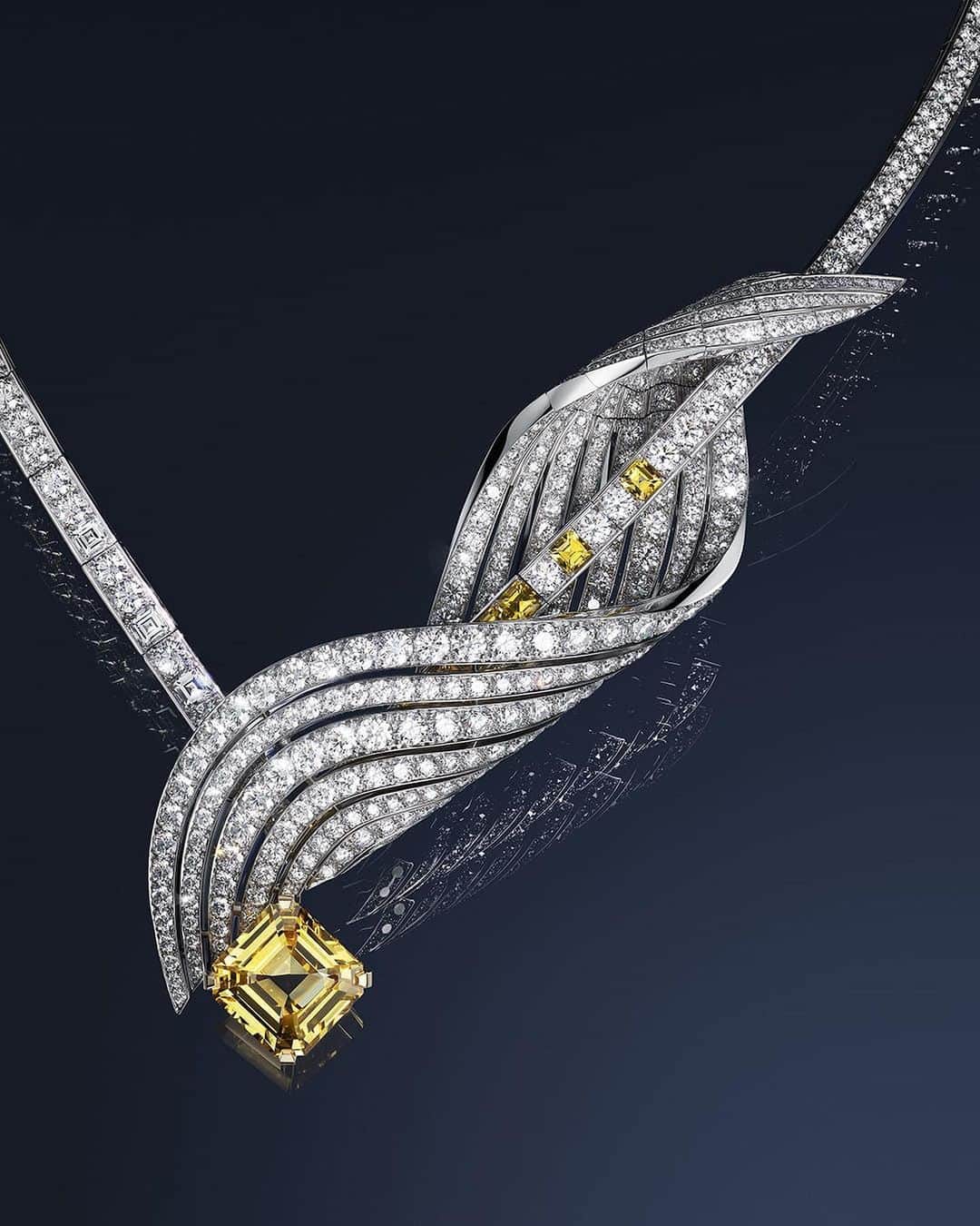 Chaumetさんのインスタグラム写真 - (ChaumetInstagram)「Indulge in poetic elegance with our Arum necklace from ...