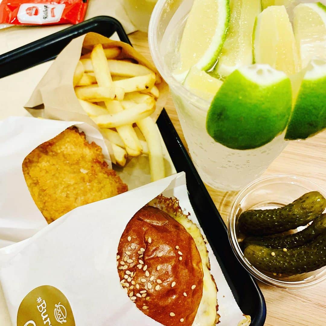 はたゆりこさんのインスタグラム写真 - (はたゆりこInstagram)「期間限定『丸ごとグリーンレモンサワー』（mosh Grab'nGo） ━━━━━━━━━━━━━━━━━━━━━ 広尾 ...