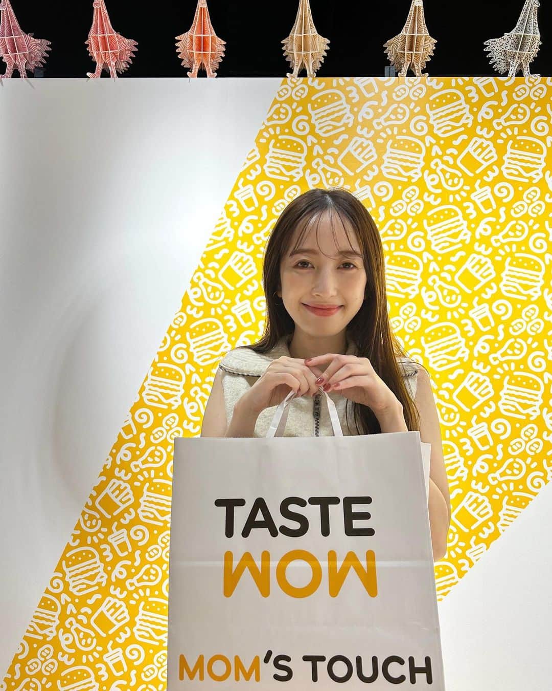 團遥香さんのインスタグラム写真 - (團遥香Instagram)「明日からスタートする Mom's Touch (マムズタッチ)のポップアップストアへ🐓 サクサクでハンバーガーもチキンも美味し ...