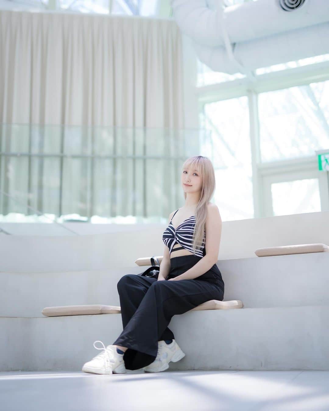 Sherryさんのインスタグラム写真 - (SherryInstagram)「- 在台灣美術館拍的照片！ 光線也太好看了🥹🥹 完全是網紅打卡照？！ P / @zuo ...