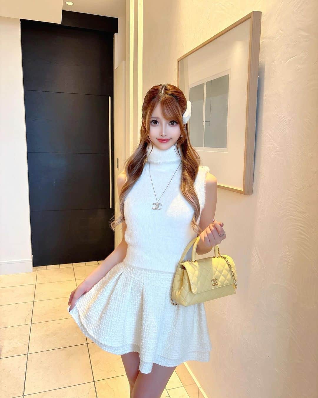 桜咲乃愛さんのインスタグラム写真 - (桜咲乃愛Instagram)「真っ白ふわふわコーデ🤍🪄 上下 @michellmacaron_official 写真映えもするし実物も好評だったー🥰🥰🥰 ...