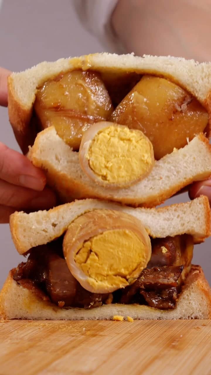 ケンティー健人さんのインスタグラム動画 - (ケンティー健人Instagram)「curry kakuni sandwich 🐖🥪#food ...