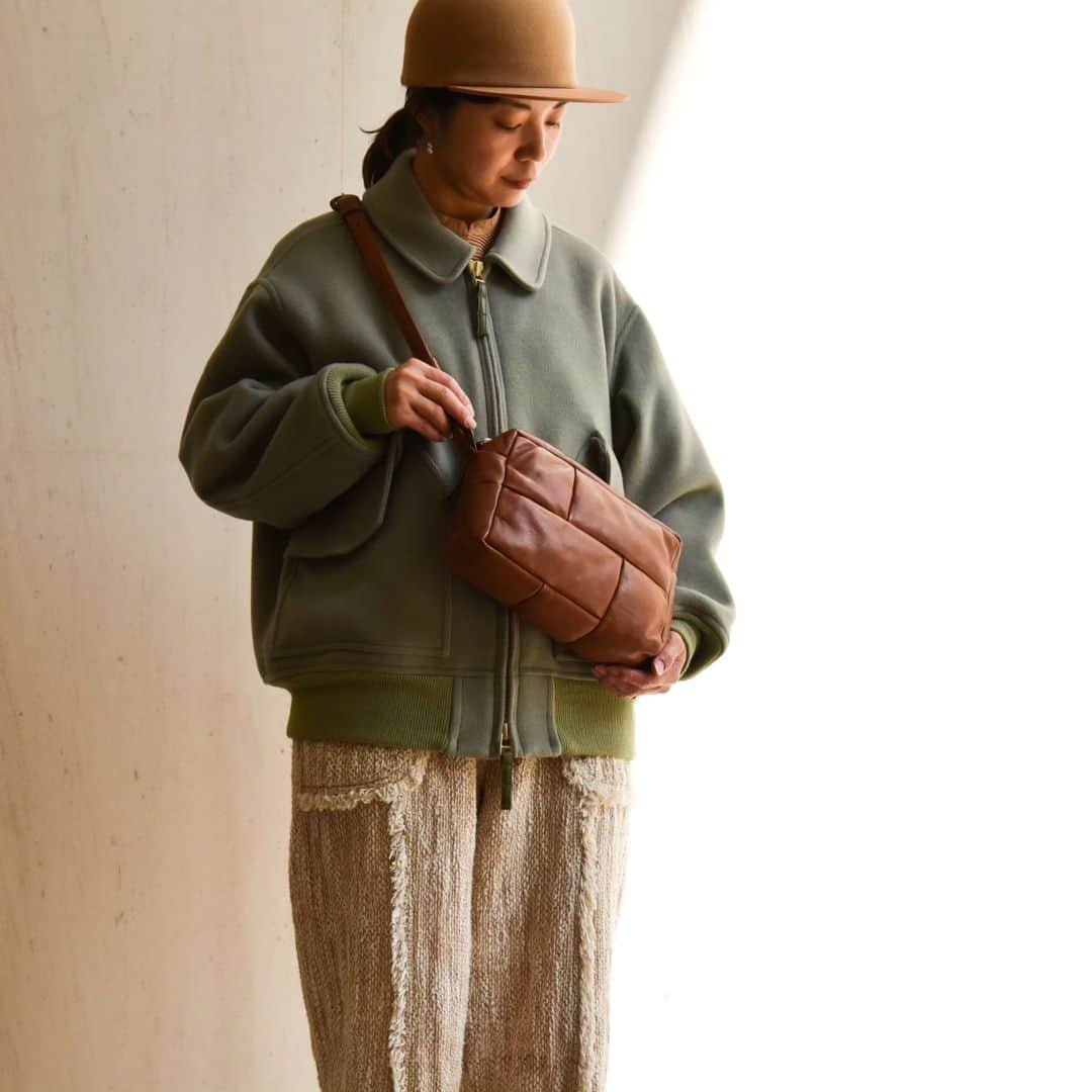 gentenさんのインスタグラム写真 - (gentenInstagram)「ウールシープの心地よさに包まれる⁡ 「パディ」を秋の装いに⁡ ⁡ しっとりとした革の質感。⁡ ふかふかとした ...