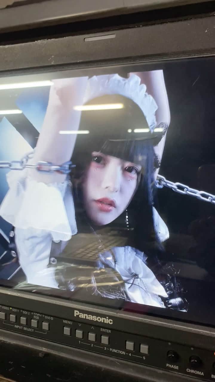 心花りりさんのインスタグラム動画 - (心花りりInstagram)「GILTY×GILTYの新曲 【 GILTY 】 グループ名がタイトルに ...