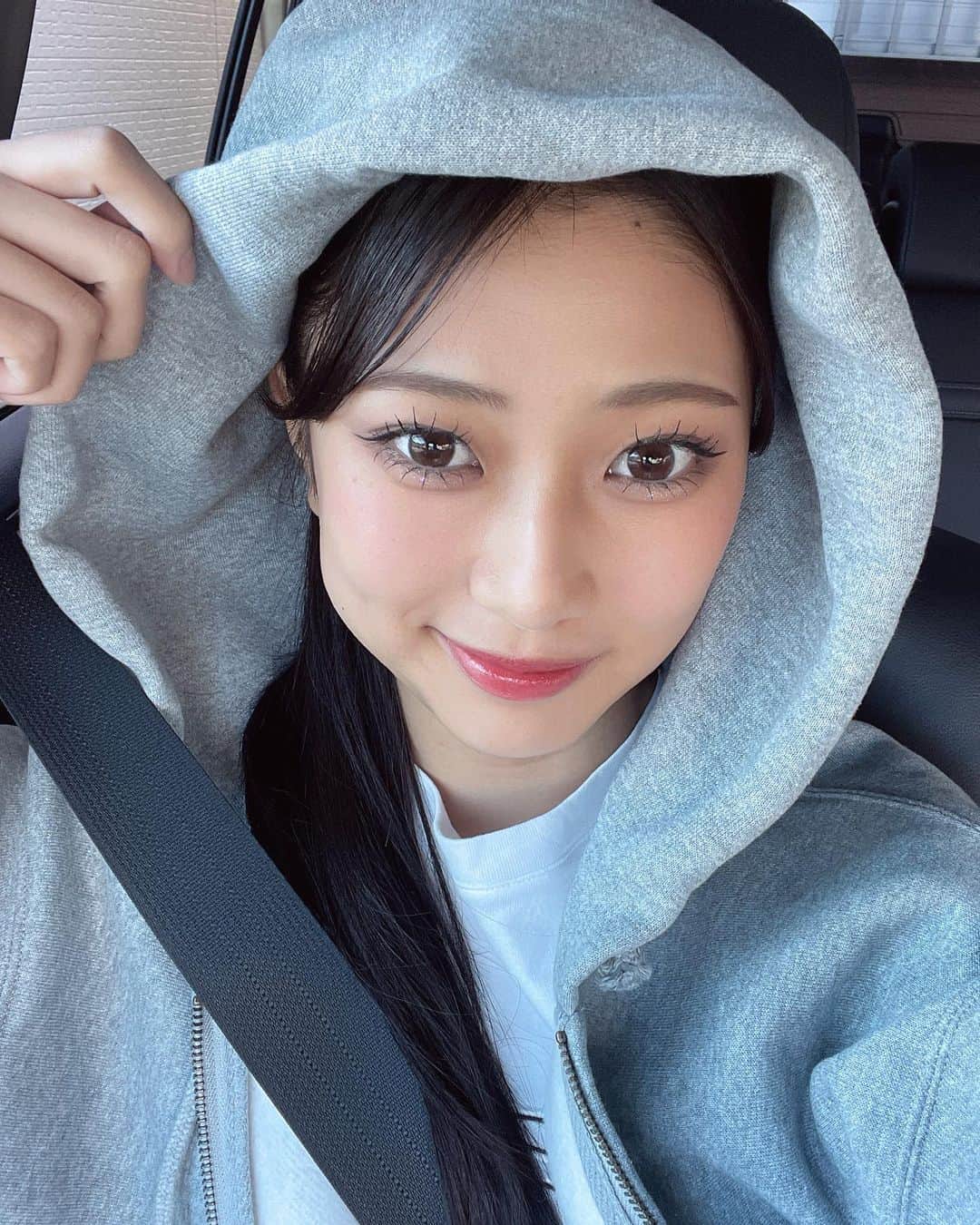 山口永愛さんのインスタグラム写真 山口永愛instagram 「パーカーの季節になってきたね 🍁🍂 今まで圧倒的夏派！だったけど今年の冬