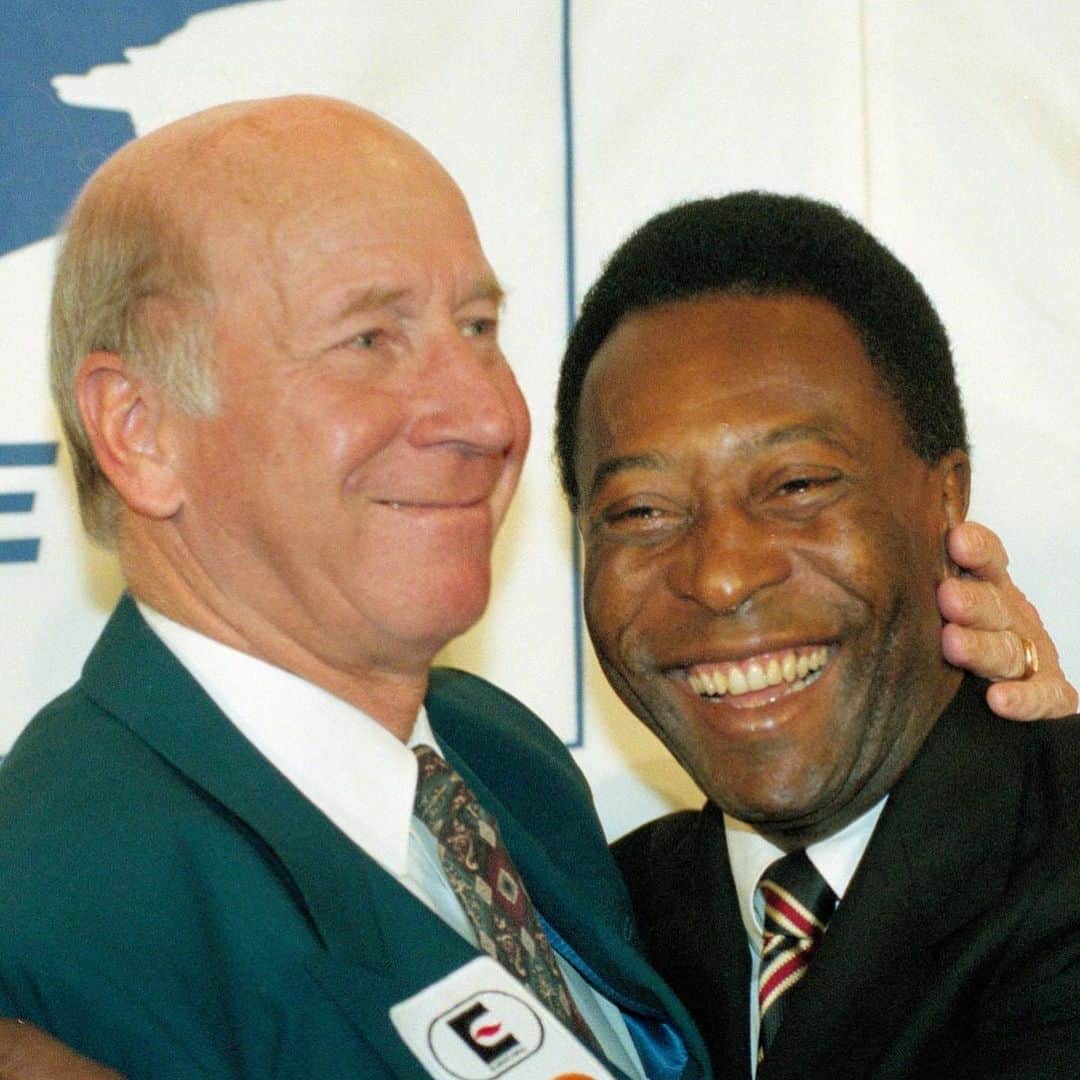 ペレさんのインスタグラム写真 - (ペレInstagram)「Hoje um grande amigo do Rei, Sir Bobby ...