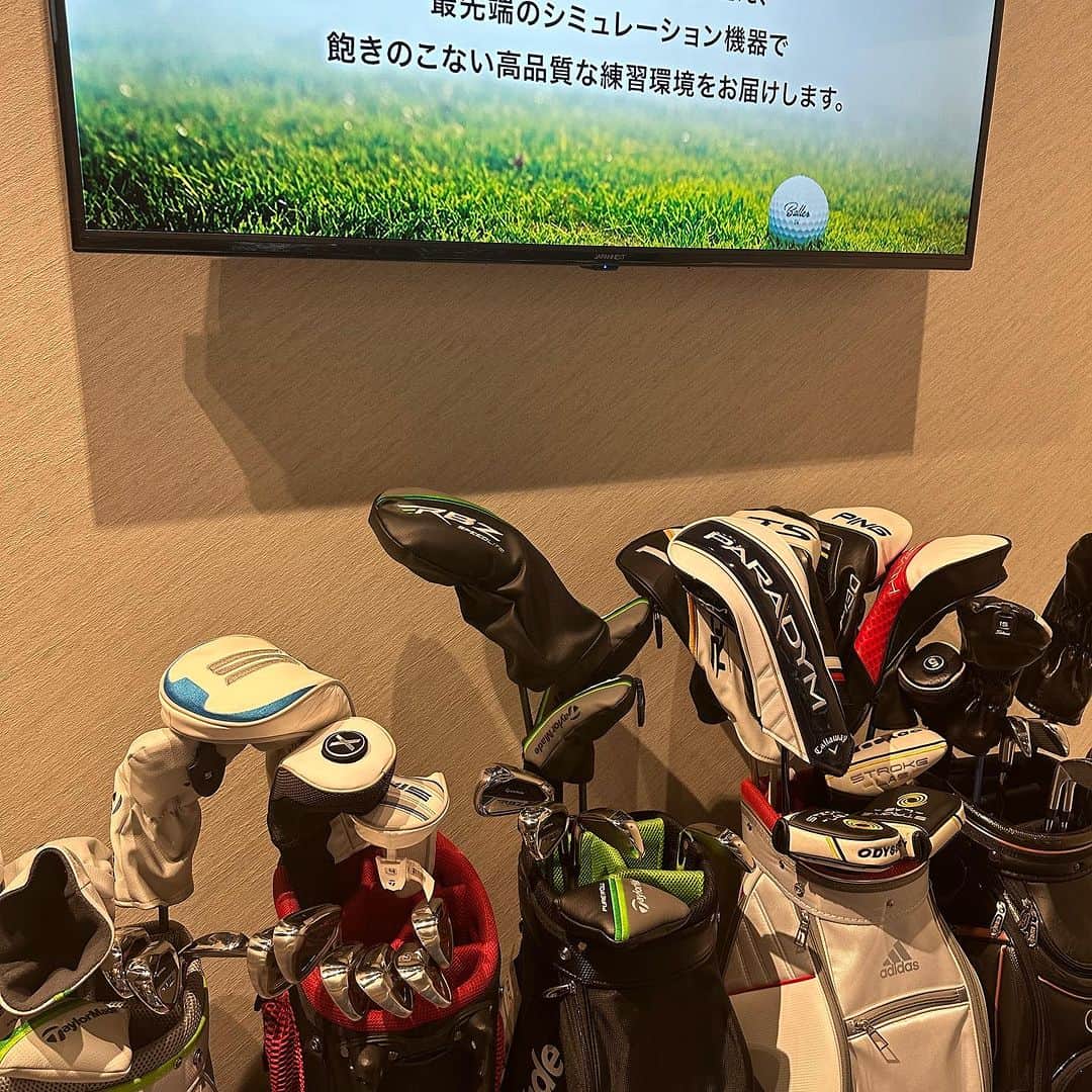 胃腸良子さんのインスタグラム写真 - (胃腸良子Instagram)「@golfrange.pluster_yoga みんなでオープン応援団📣 ゴルフ仲間が大集合！ 愉快な美ゴルフ部のメンメン ...