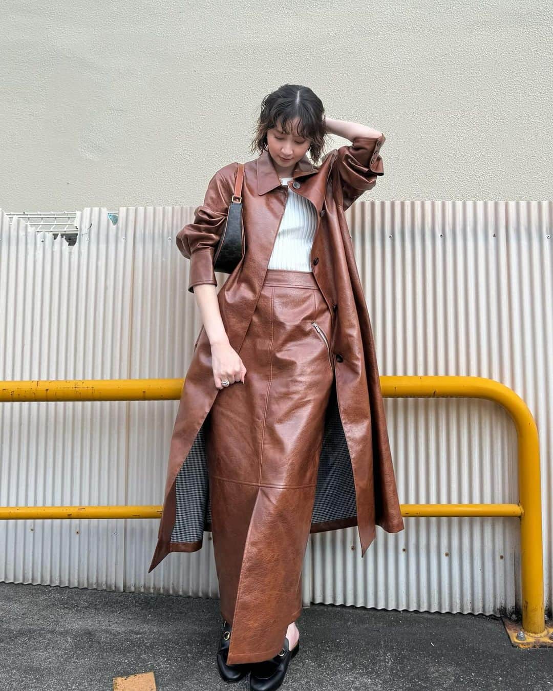 河北麻友子さんのインスタグラム写真 - (河北麻友子Instagram)「FASHION OUTFIT: Ameri SLIPPERS: GUCCI BAG: CELINE #FASHION ...