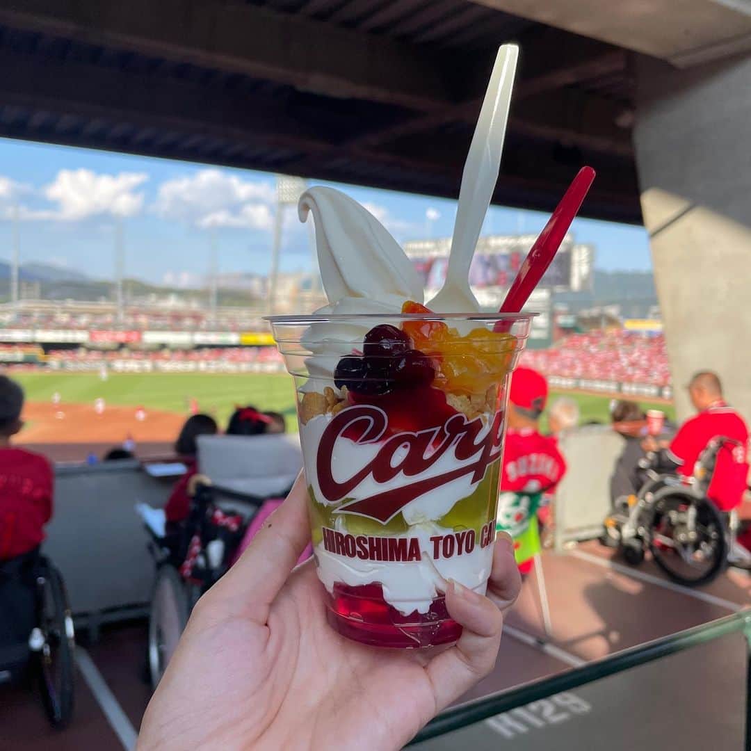 古田ちさこさんのインスタグラム写真 - (古田ちさこInstagram)「🏟️🎈 CS1stの2試合目、この日が私の今季最後のカープ観戦となりました⸝⋆ ゴルフから直行したのでゴルフウェアに ...