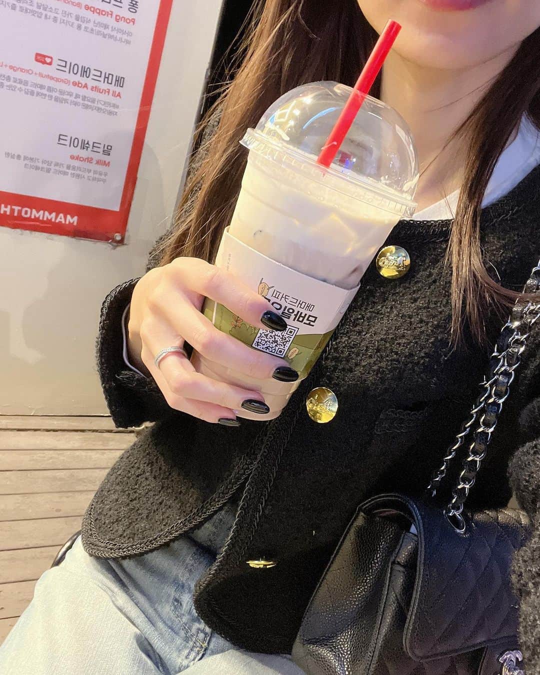 山本里菜さんのインスタグラム写真 山本里菜instagram 「 韓国旅行日記part2🇰🇷 ︎ ホンデで買い物と眉アート🛍️ 可愛い