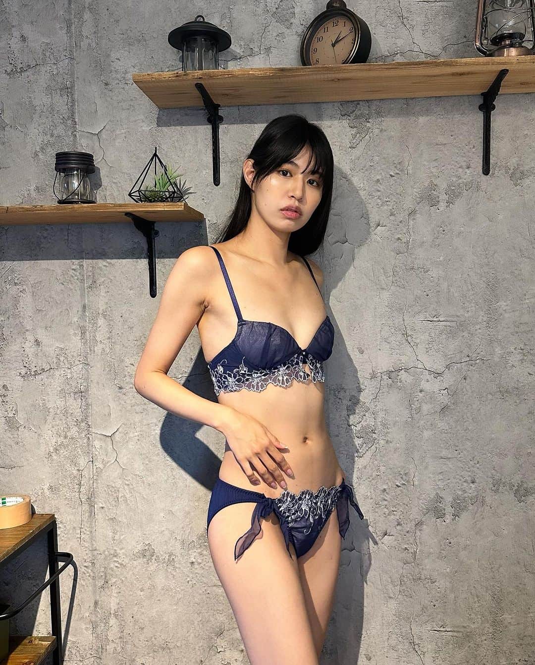 岩間夏美さんのインスタグラム写真 - (岩間夏美Instagram)「. . 初めてのフィードでのアンケート♪ Q.お気に入りの写真はどれ？ Lingerie by GeeRA アンバサダー ...