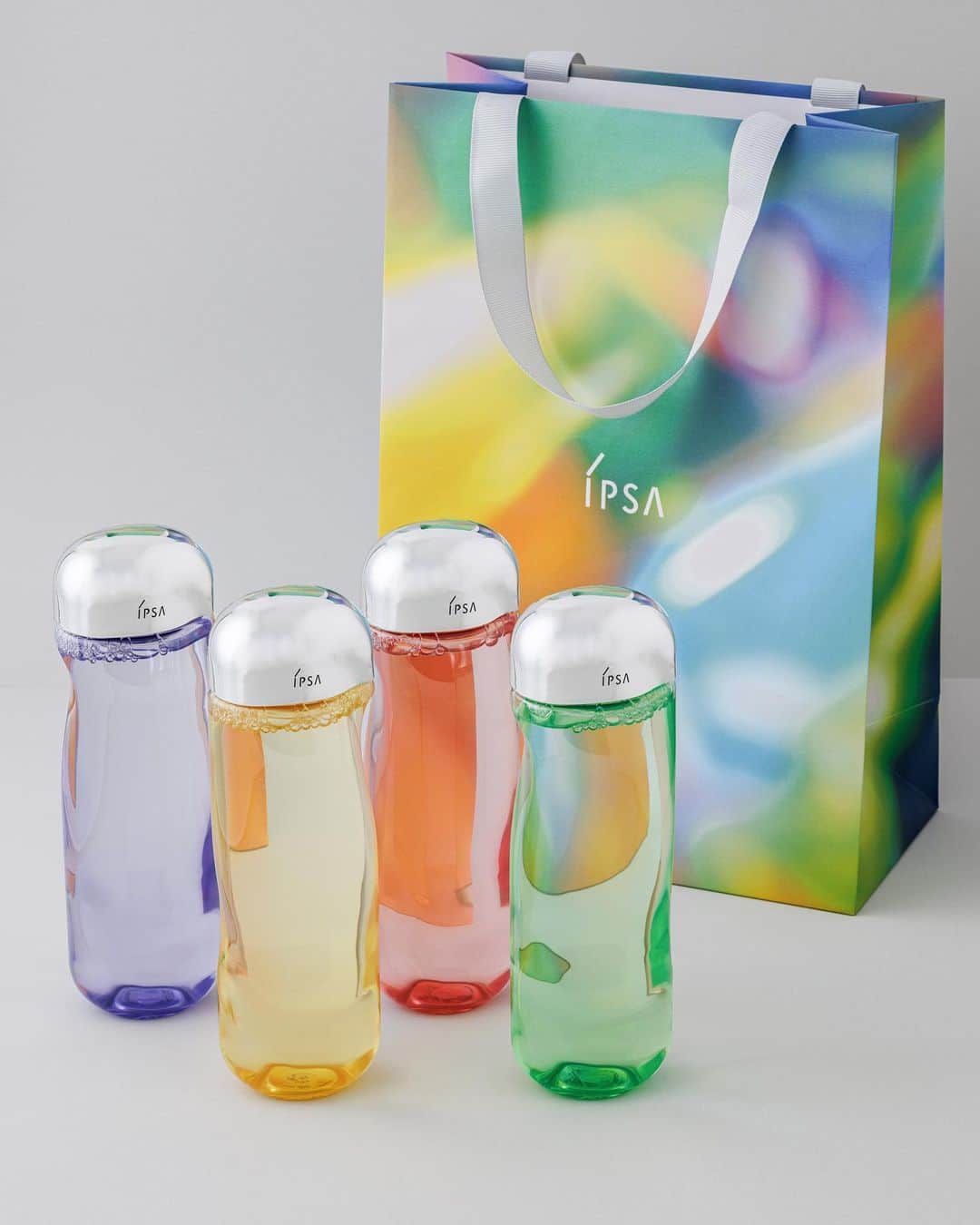 IPSA Japanさんのインスタグラム写真 - (IPSA JapanInstagram)「"本日10/24(火)より予約受付開始、たっぷりサイズのホリデーアクア” “MULTI COLOR ...