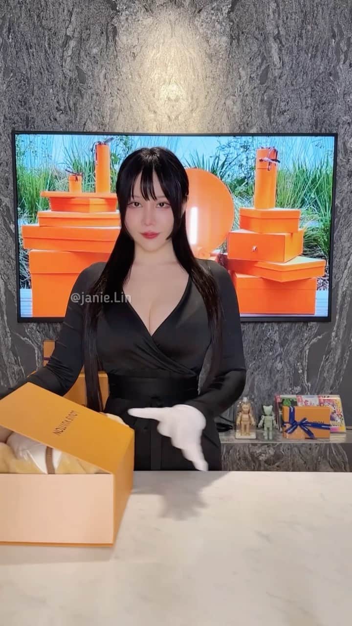 泥泥林さんのインスタグラム動画 - (泥泥林Instagram)「上車～🙂 Do u see this kind of live stream ...