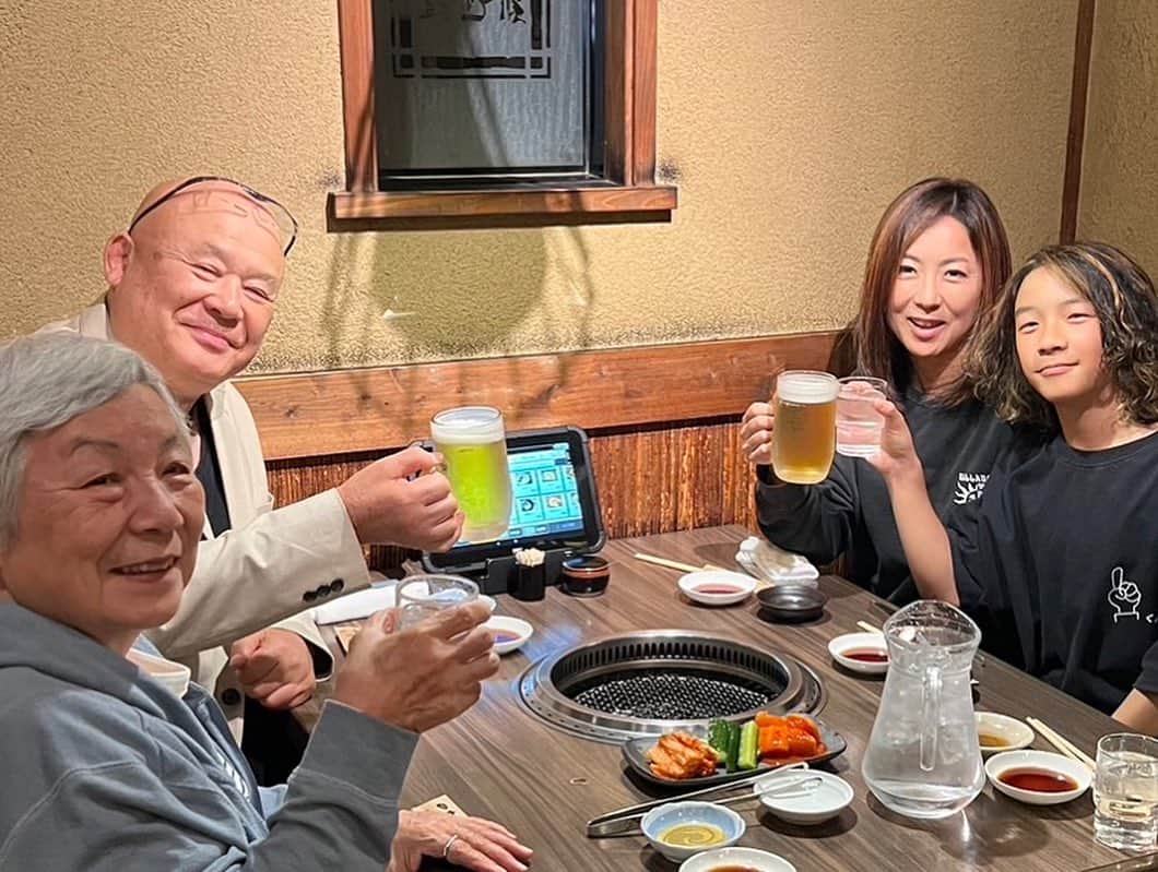 上田ユキエさんのインスタグラム写真 - (上田ユキエInstagram)「いつも大きな愛で受け止めてくれる義理の両親。一緒に美味しいもの食べて ...