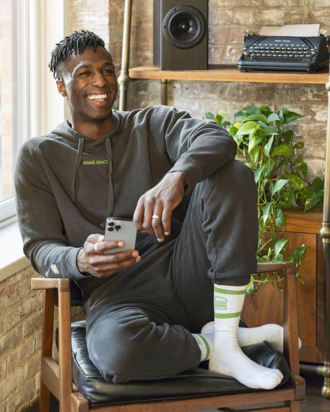 SHAKE SHACKさんのインスタグラム写真 - (SHAKE SHACKInstagram)「Shack merch is here! 💚 ...