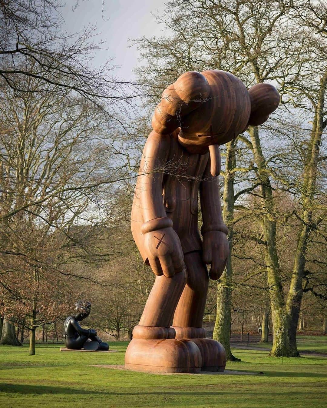 KAWSONEさんのインスタグラム写真 - (KAWSONEInstagram)「Repost from @yspsculpture • KAWS is a new publication ...