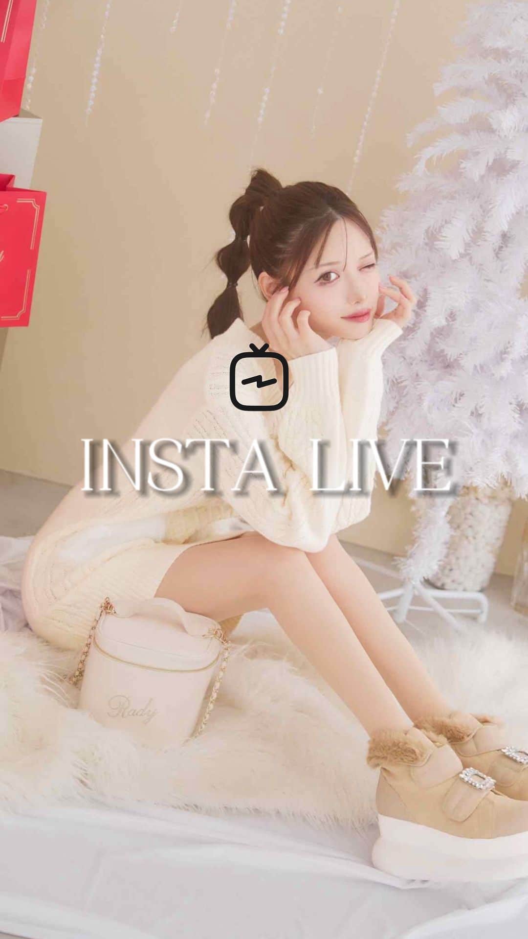Radyさんのインスタグラム動画 - (RadyInstagram)「今日は ホリデーコーデのご紹介でしたー ️ 🪽 来週のインライ リクエストあればお待ちしてます☃️🖤 #rady #レディ ...