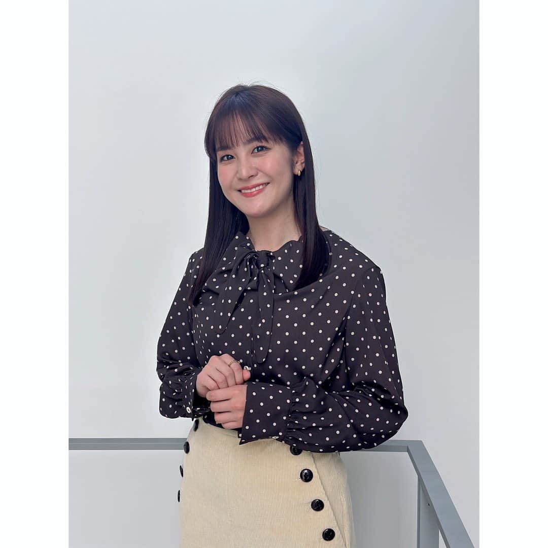 林美桜さんのインスタグラム写真 - (林美桜Instagram)「. #ワイドスクランブル #衣装 . 1.2 ブラウス・パンツ ...