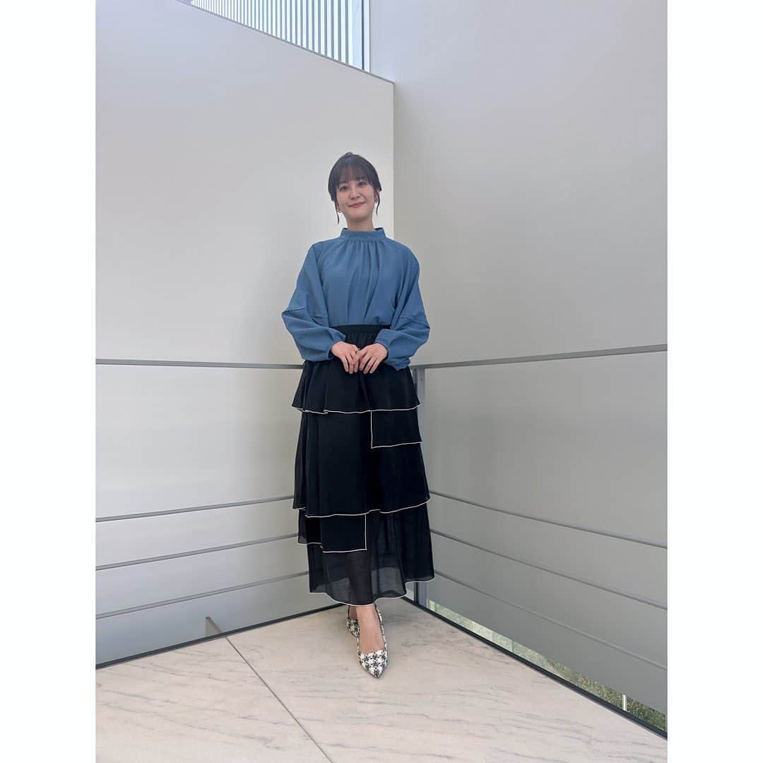 林美桜さんのインスタグラム写真 - (林美桜Instagram)「. #ワイドスクランブル #衣装 . 1.2 ブラウス・パンツ ...