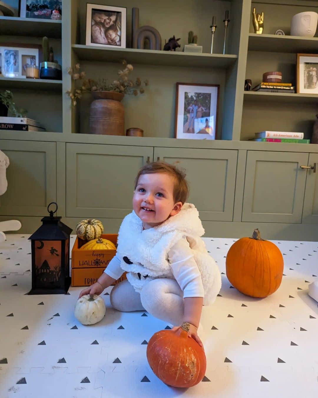 Ashley Jamesさんのインスタグラム写真 - (Ashley JamesInstagram)「Happy Halloween ...