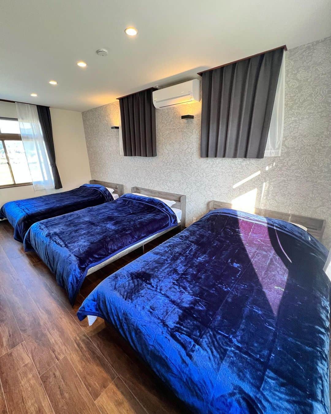 草野春香さんのインスタグラム写真 - (草野春香Instagram)「. 📍𝗠𝗶𝘀𝗼𝗿𝗮 𝗬𝘂𝗳𝘂𝗶𝗻 @stayyufuin 大分県由布市にある一棟貸し宿🕊 見た目は普通のお家だけど 中は ...